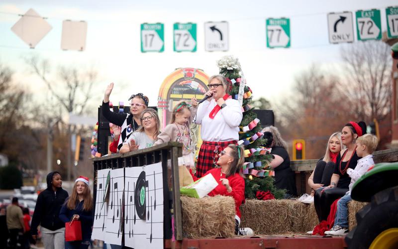 Annual Christmas parade kicks off Christmas season | The Elberton Star ...